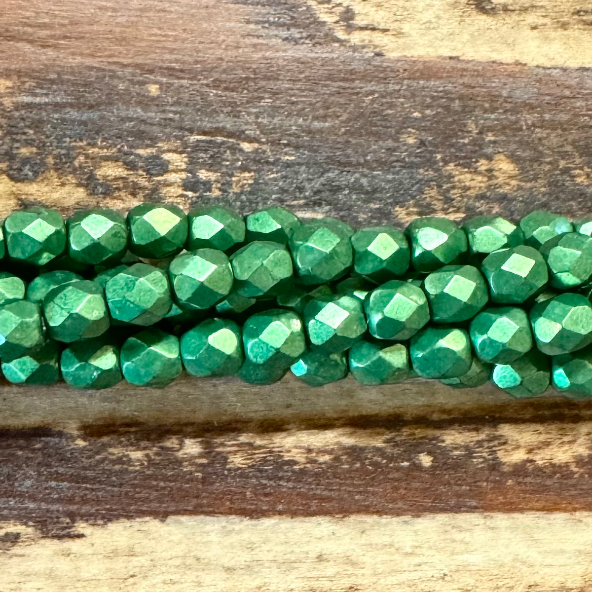 1-04-77059 - Czech Fire Polish Beads, Saturated Metallic Kale, 4mm | S ...